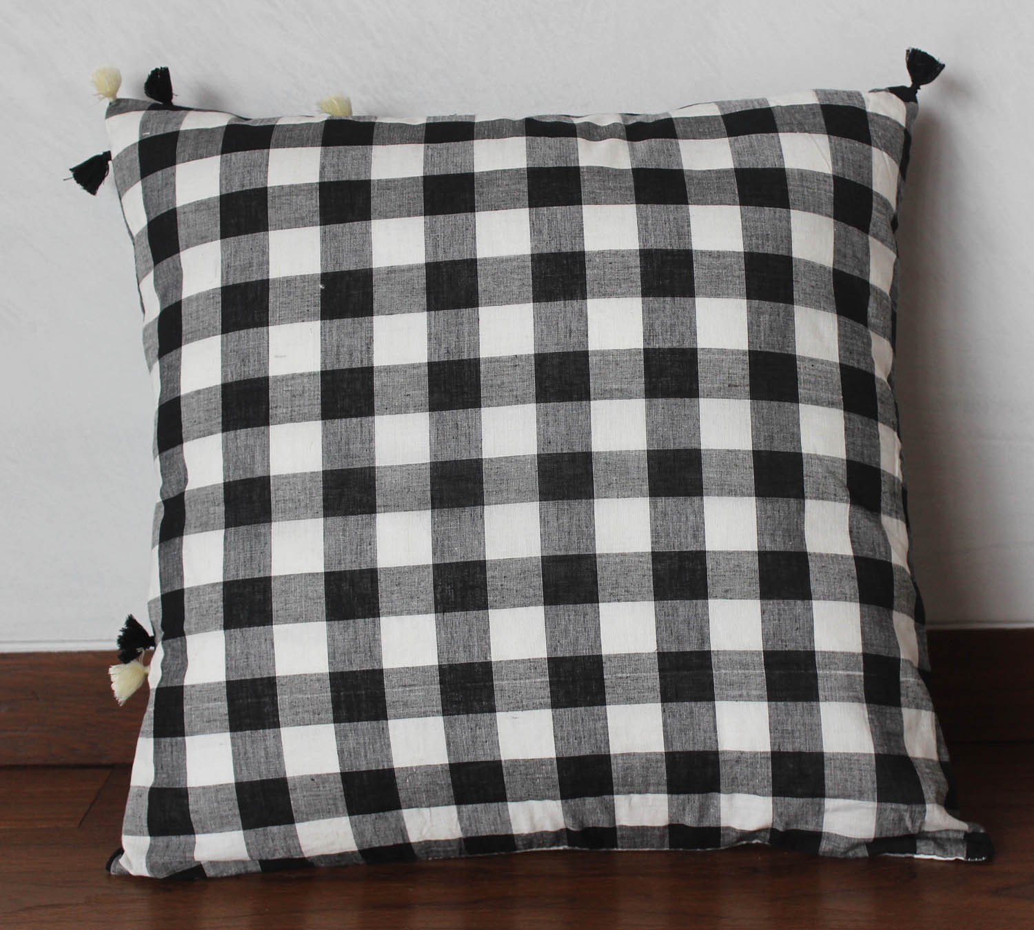 Checks Cushion - FlawDesign